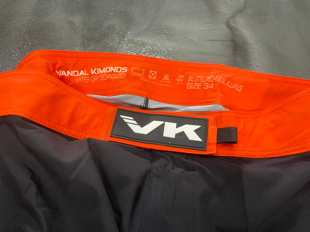 GRAPPLE TECH 2.0 PERFORMANCE SHORT / BLACK AND ORANGE – VANDAL KIMONOS