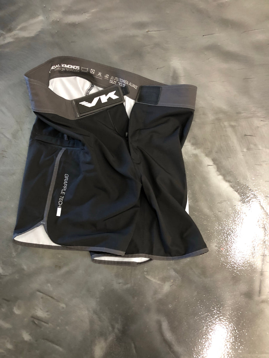 GRAPPLE TECH 2.0 PERFORMANCE SHORT / BLACK/ CHARCOAL – VANDAL KIMONOS